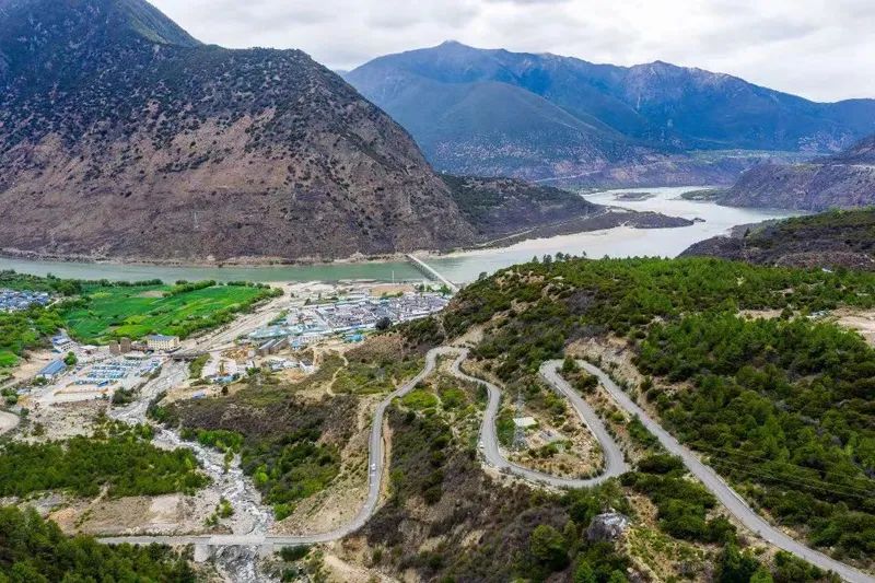 西藏墨脱县第二条通道派墨公路全线建成__财经头条