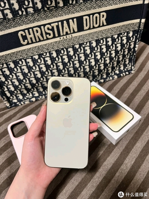 14pro金色绝美！万年银色党都买了金的！__财经头条