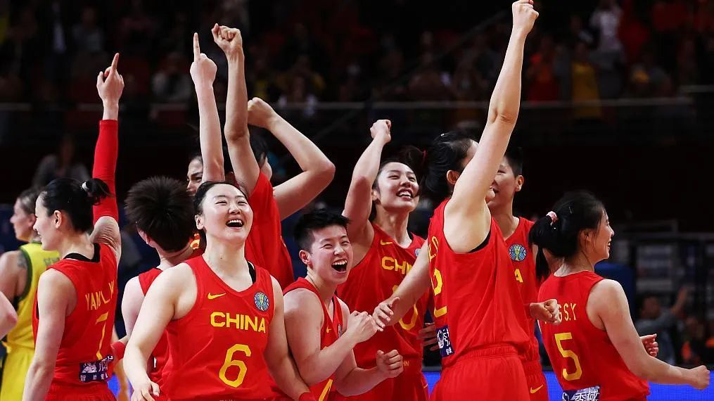 中国女篮勇夺世界杯亚军! 6号是她… 中国女篮 女篮 世界杯 新浪新闻