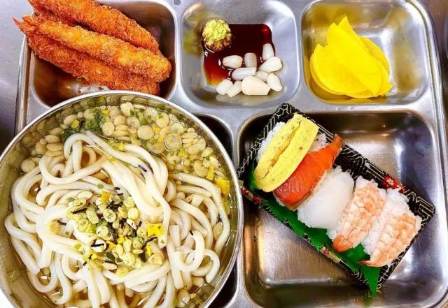 "没人吃过的豪华军队伙食，作秀！"__财经头条