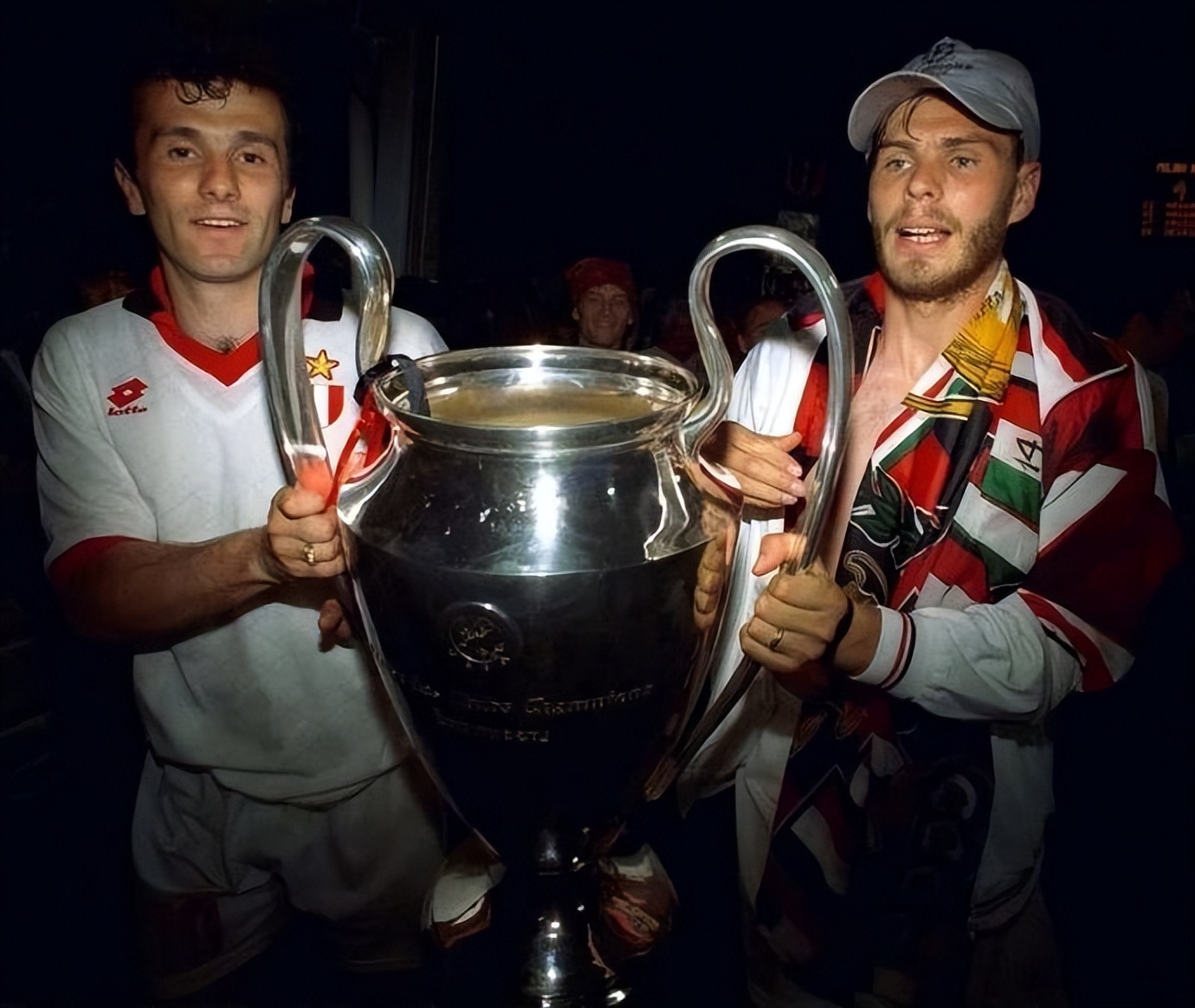 博班AC米兰生涯冠军庆祝瞬间！顺祝克罗地亚天才54周岁生日快乐__财经头条