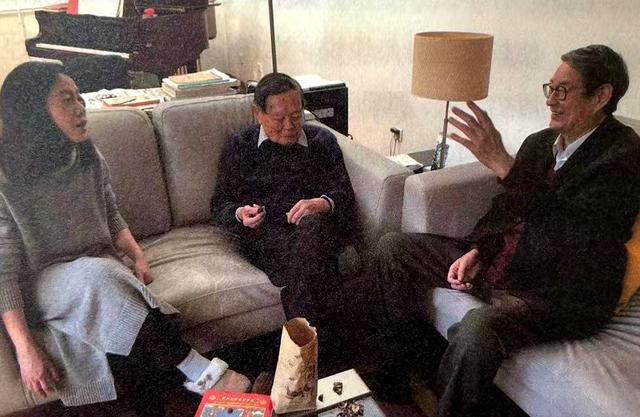 好友公开杨振宁家庭合影，翁帆母亲罕见出镜，与杨老同框其乐融融|翁帆|葛墨林|杨振宁_新浪新闻