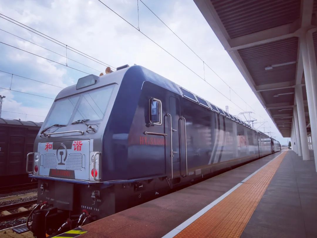 HXD3A型机车完成双机重联万吨牵引试验|中国中车|大连市_新浪新闻