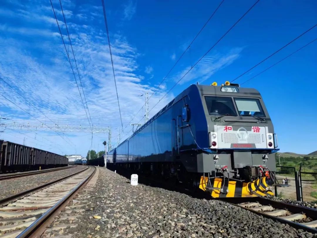 HXD3A型机车完成双机重联万吨牵引试验__财经头条