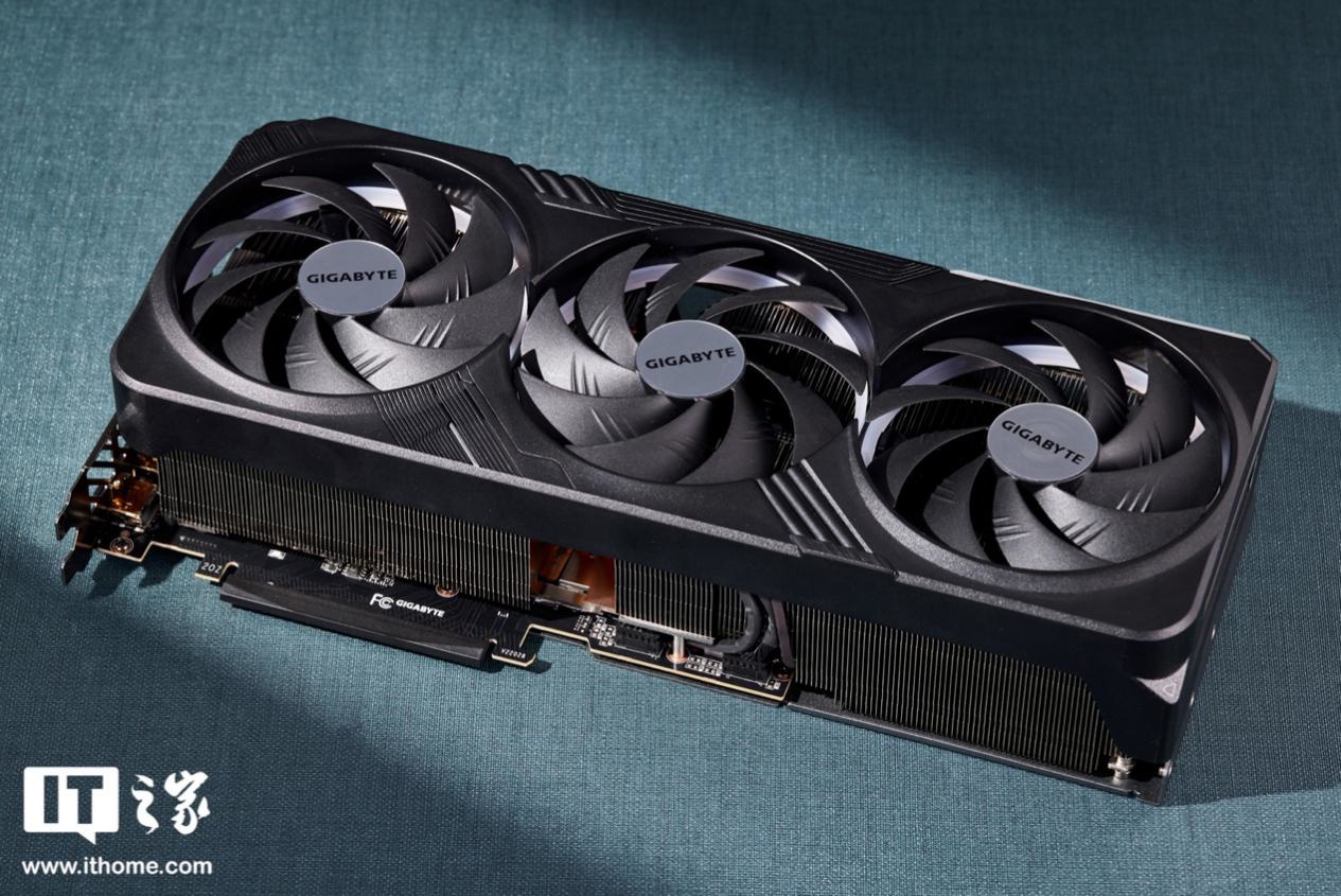 技嘉 RTX 4090 GAMING OC 魔鹰 24G 显卡评测：激活翻倍性能|技嘉|DLSS|显卡评测_新浪新闻