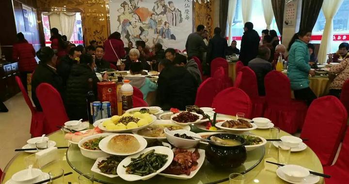 想要商务酒局不失礼？这4条准则助你在宴席上如鱼得水|白酒|如鱼得水_新浪新闻