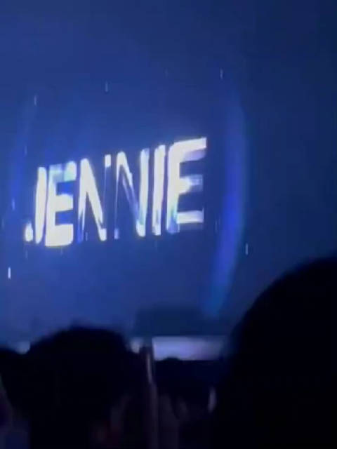 Jennie演唱会新歌舞台饭拍现场live真的很好听……|演唱会|Jennie|live_新浪新闻