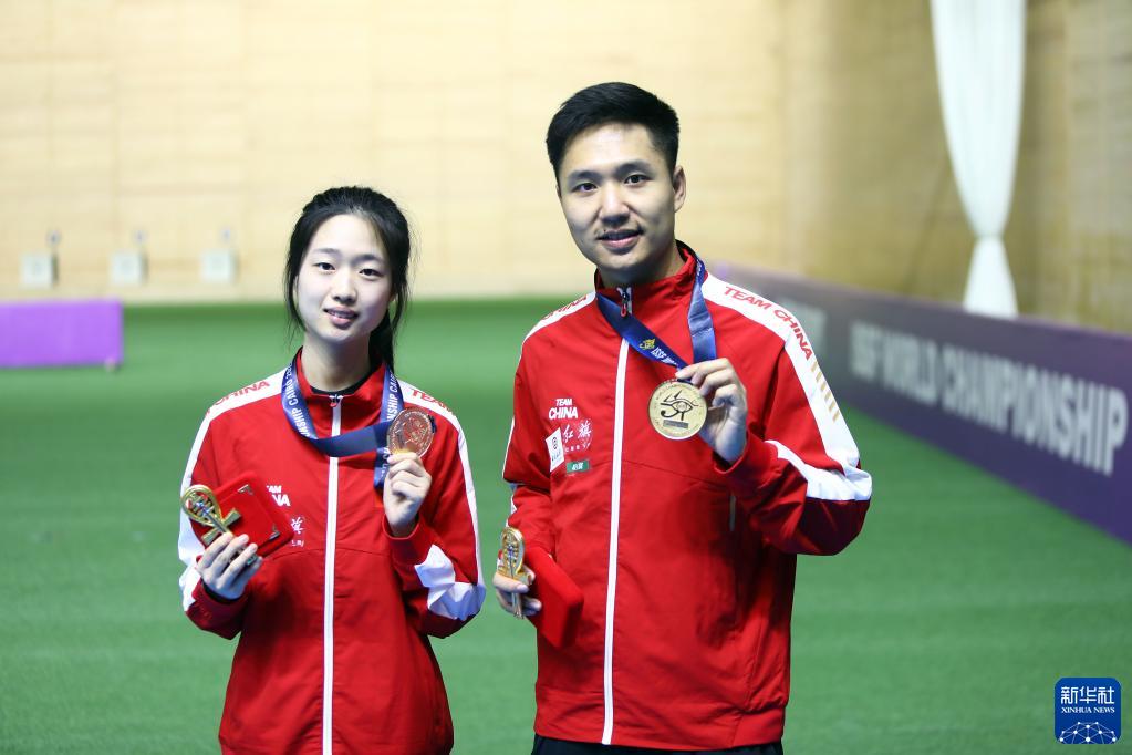 射击世锦赛：黄雨婷/杨皓然夺得10米气步枪混合团体冠军|杨皓然|世锦赛|奥运项目_新浪新闻