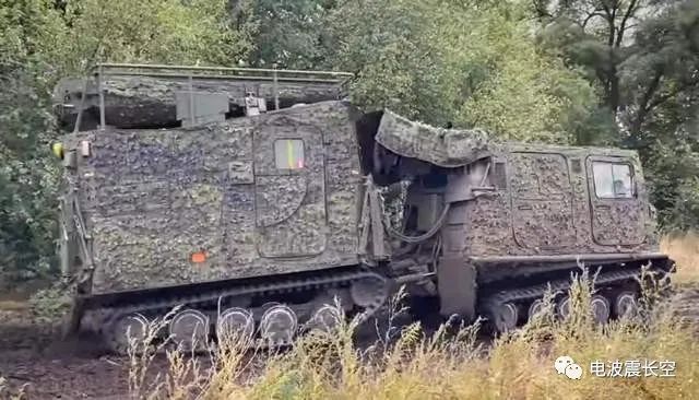 乌军亚瑟反炮兵雷达露面！搭配神秘平板和手机，独特用法有看点|通信|炮兵|亚瑟_新浪新闻