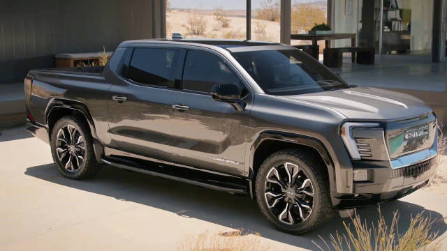GMC SIERRA EV Denali Edition 1细节展示。（.Planet Car News）|用车宝典|汽车视频|萝卜报告_新浪新闻