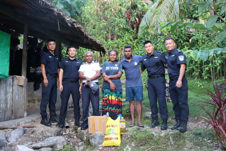 粮油慰问、武术防身，所罗门群岛官员：中国警察既专业又真诚__财经头条