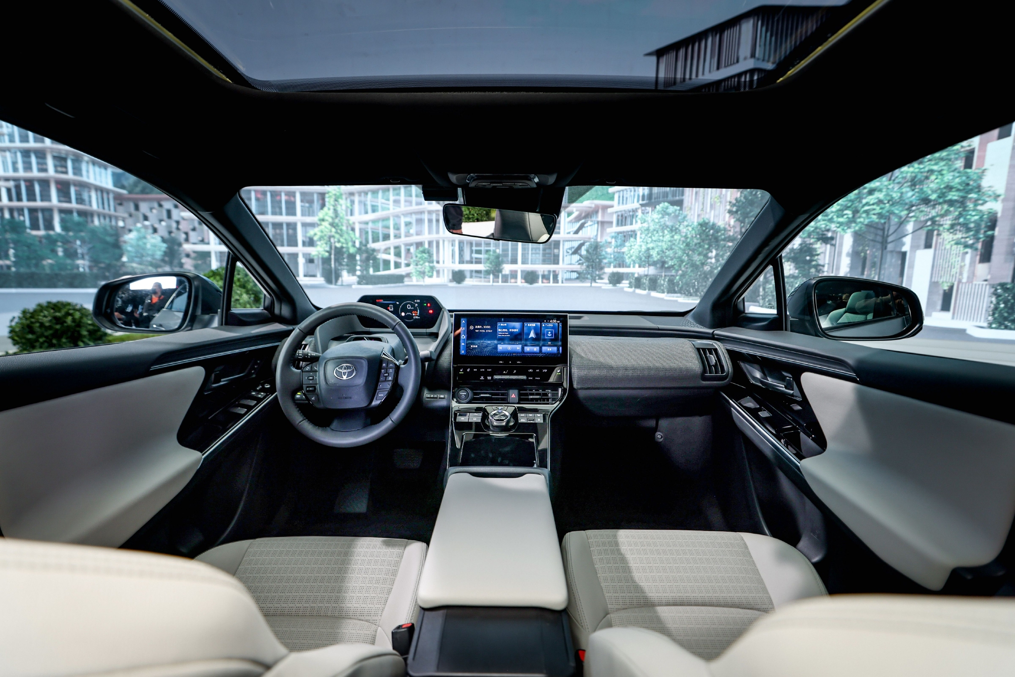 首搭太阳能充电穹顶，一汽丰田bZ4X售价19.98-28.48万元__财经头条