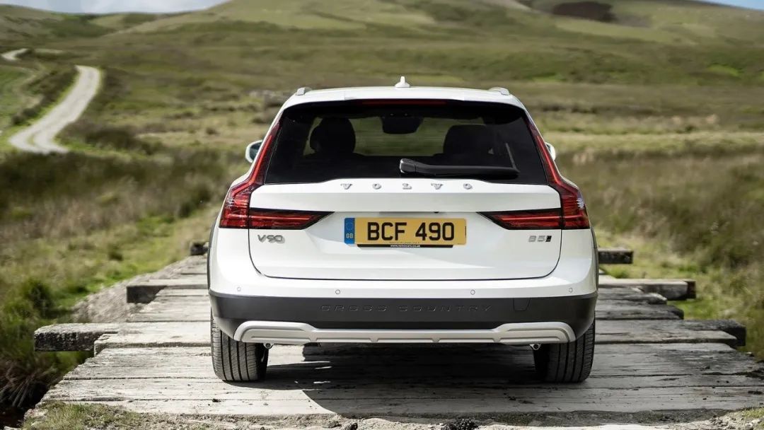 2.0T+8AT+全时四驱，这台进口车颜值炸裂，开上街回头率100%!-新浪汽车