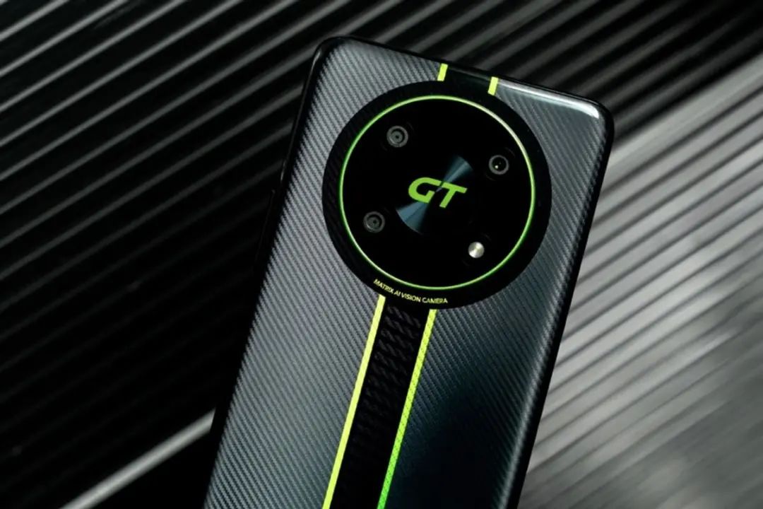 游戏和拍照只能二选一？2000多元预算，荣耀X40GT、荣耀70你选谁|华为荣耀_新浪新闻