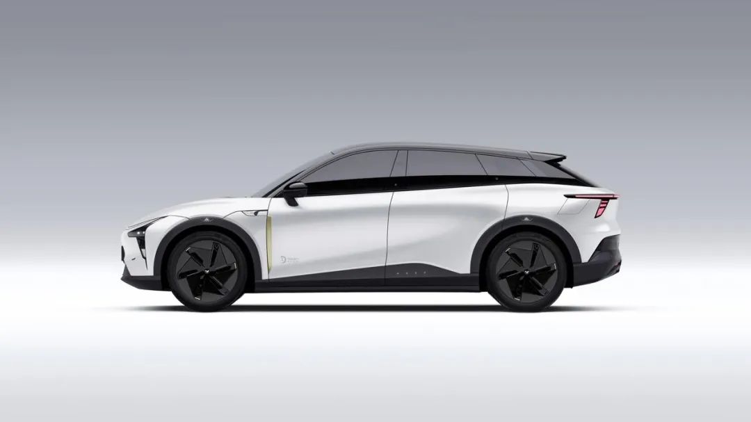 首发搭载高通8295芯片 集度的汽车机器人聪明能打、权益拉满|ROBO-01|充电桩_新浪新闻