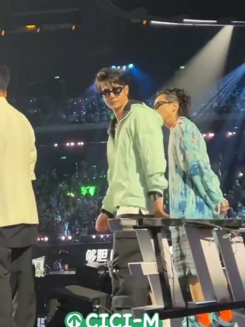 王一博回应mtjj了，他对真粉丝从来都是温柔的_新浪新闻