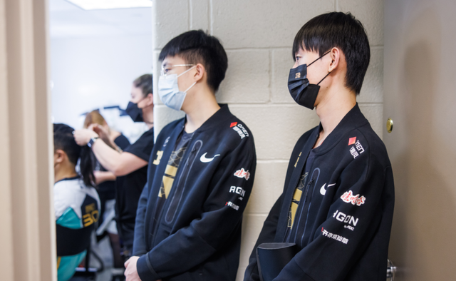 PDD终究和RNG闹翻脸？选手尾款三年没结清，网友：真不怪黑子多__财经头条