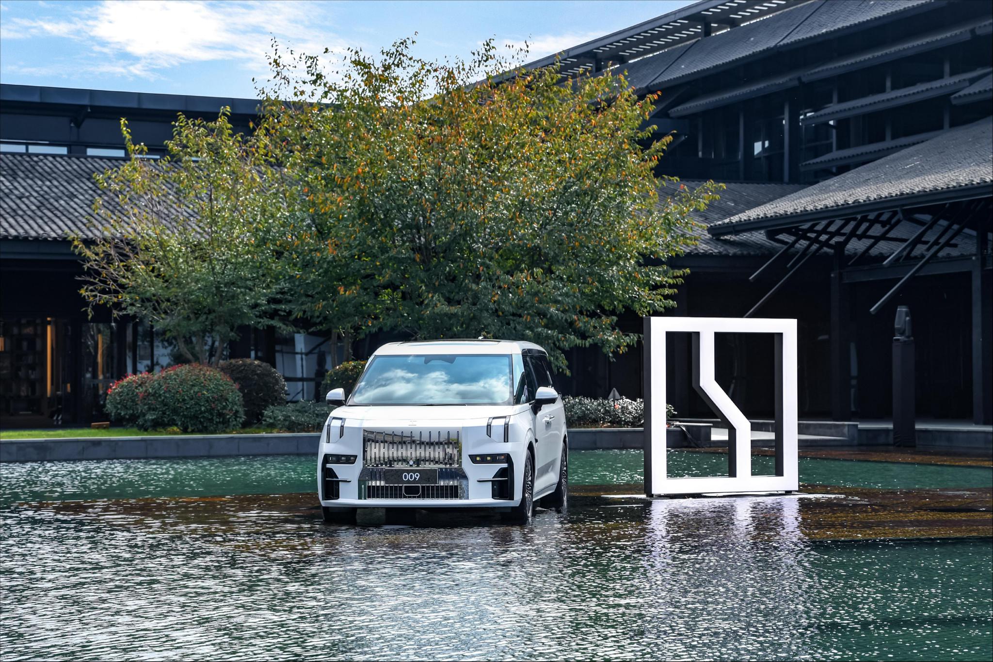 最大续航突破800公里，极氪009售49.90-58.80万元 | 一线车讯__财经头条