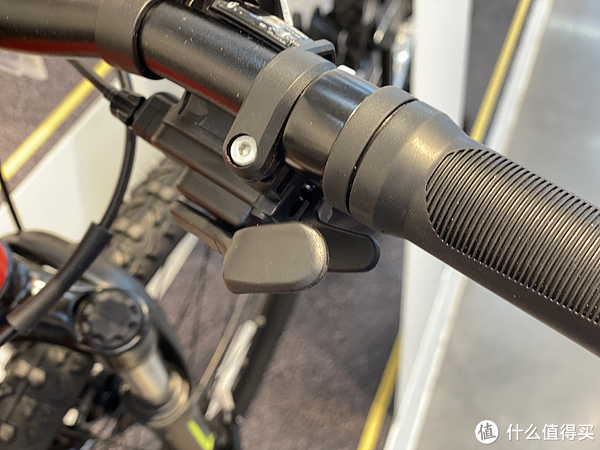 迪卡侬ROCKRIDER ST900 20/24寸儿童山地自行车__财经头条