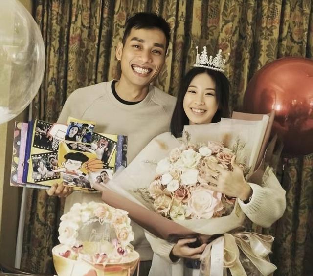 TVB知名女星大婚在即！月底办婚宴，工资低全靠大11岁未婚夫养|张诗欣|TVB_新浪新闻