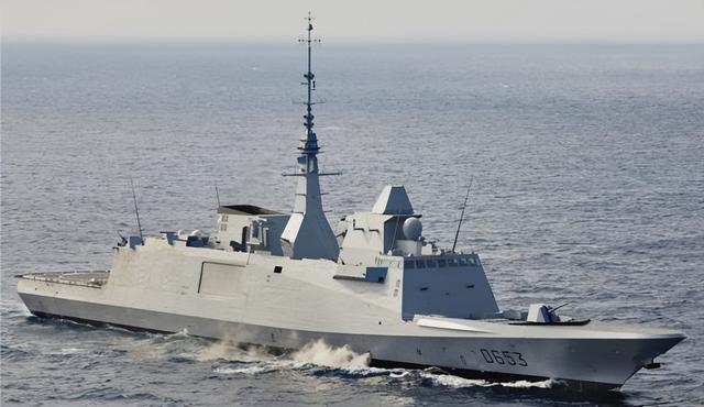 央视曝052DE驱逐舰CG，主炮神似美式127舰炮，或装备4面X波段小盾|驱逐舰|央视|052D型_新浪新闻