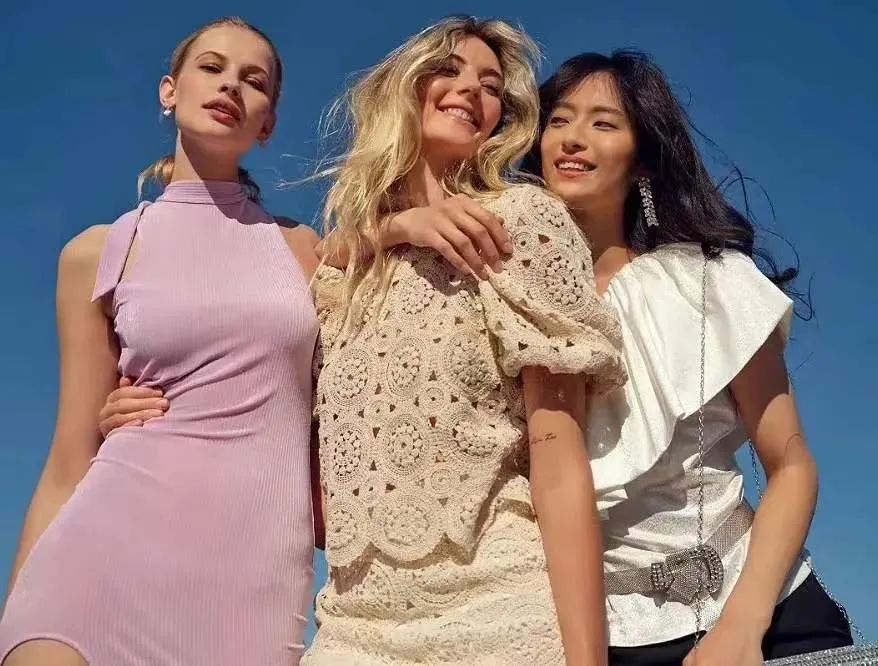 SHEIN试水实体商业，“疯狂”收割全球年轻人！__财经头条