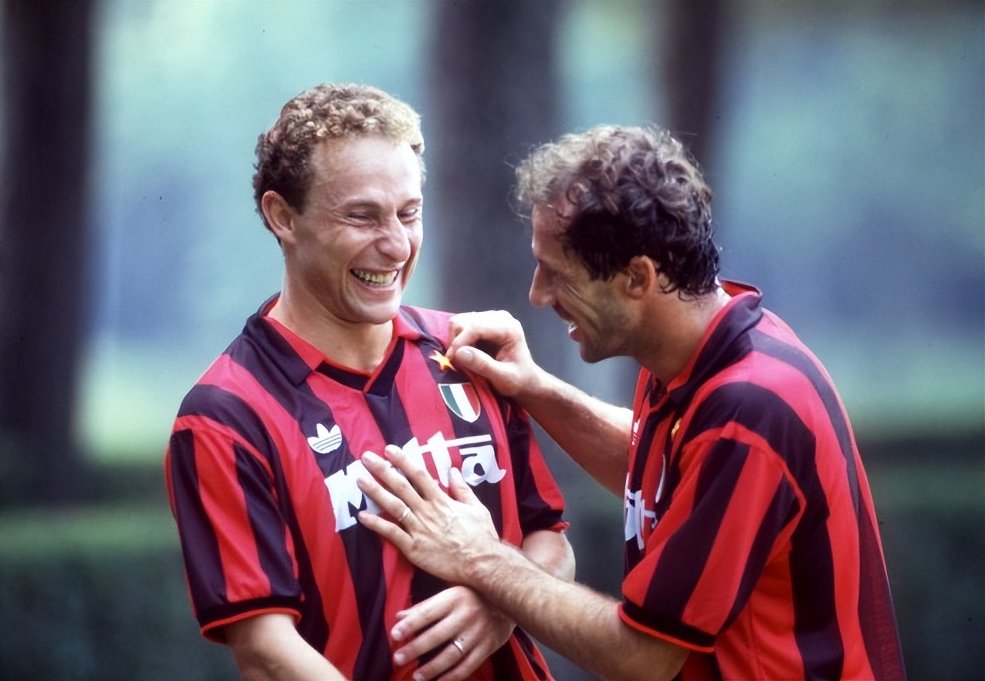 世界足坛最闪亮的流星-帕潘！包揽2大足球先生，3夺欧冠最佳射手__财经头条