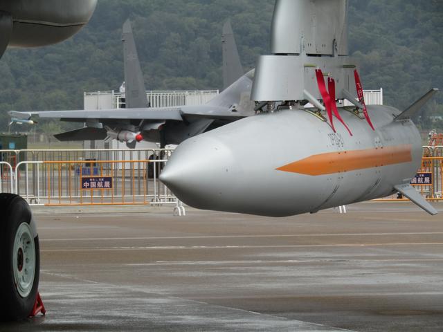 珠海航展抢先看：人民空军展示多种机载和防空武器