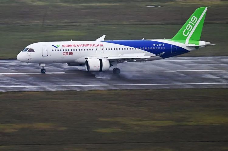 国产大飞机C919飞行训练，多图直击→|C919|国产大飞机|新京报_新浪新闻