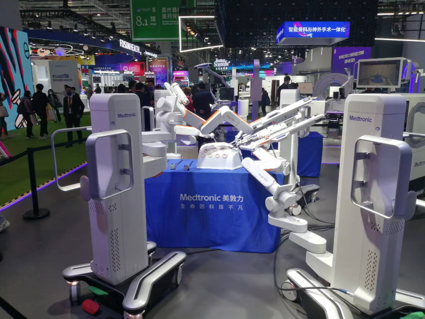 精准化、数字化、个性化，手术机器人大秀“肌肉”|进博会大尖货__财经头条