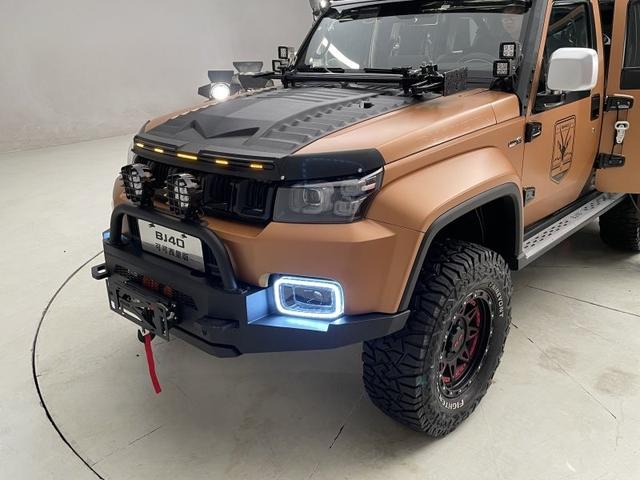 北京BJ40官改可可西里版亮相 加装75升副油箱 氮气避震__财经头条