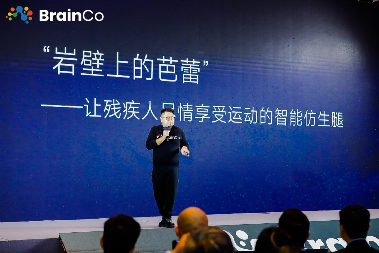 最科幻的人机交互 独角兽BrainCo强脑科技美国FDA获批上市|脑机接口|独角兽|美国FDA_新浪新闻