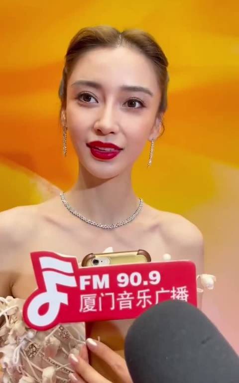 Baby金鸡奖采访，这个怼脸好真实！|金鸡奖|Baby_新浪新闻