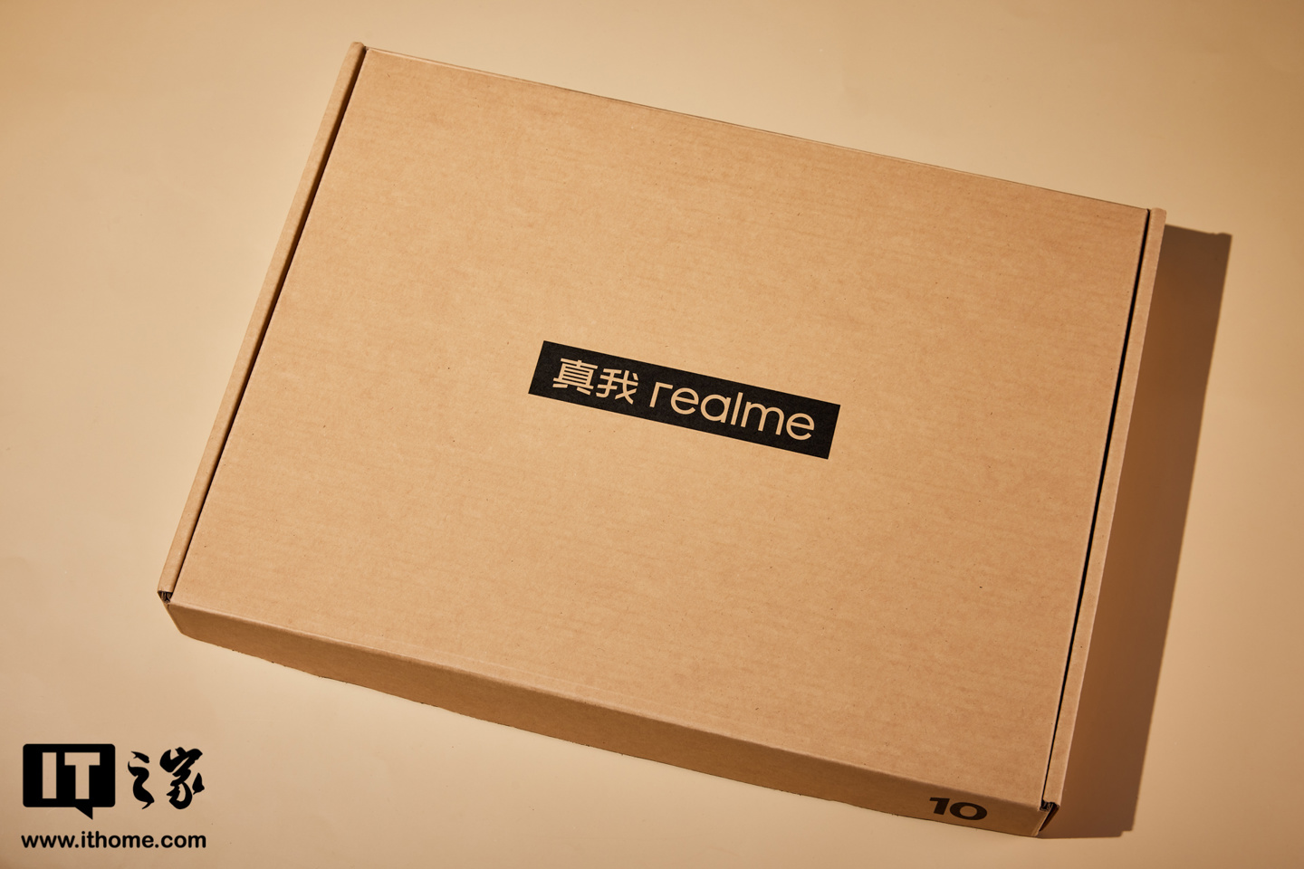 真我 10 系列新品发布会邀请函抵达IT之家：“王牌球员”登场__财经头条