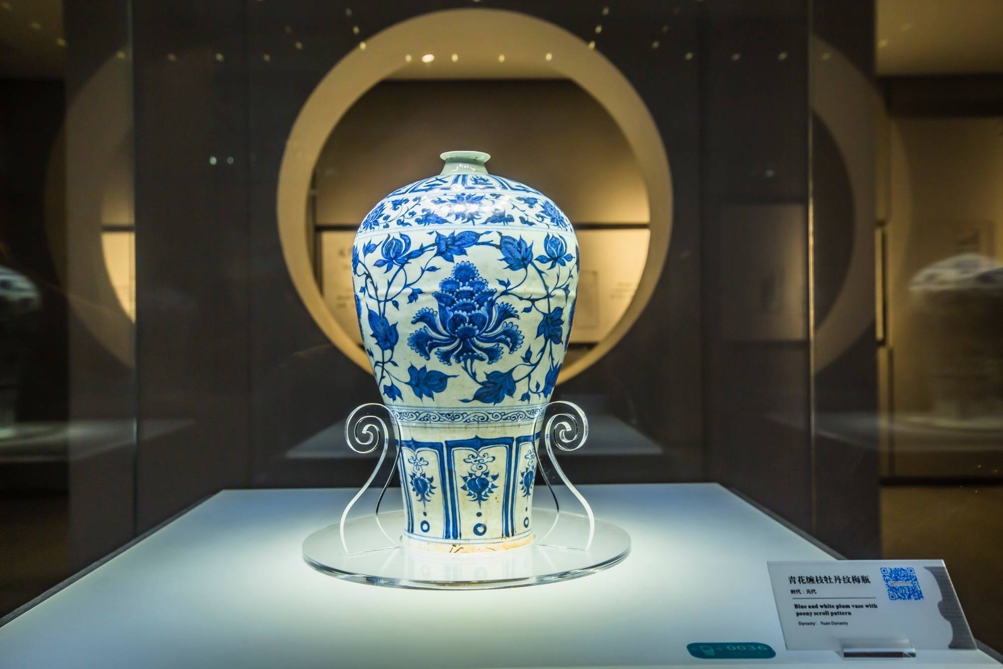 景德镇中国陶瓷博物馆，馆内藏有陶瓷制品五万多件，看后让人惊艳