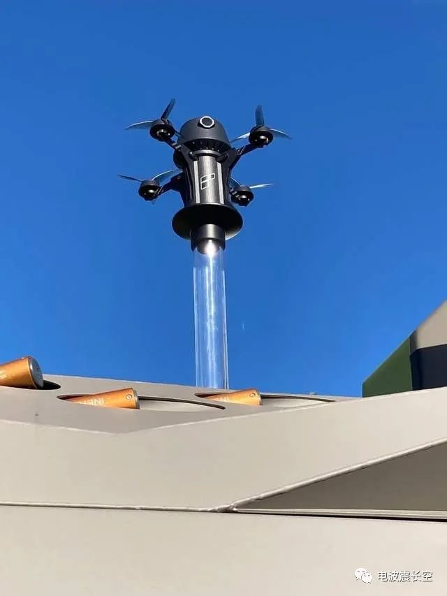 VT4A坦克长出第三只眼！悬浮百米高空，让坦克变身自行火炮__财经头条