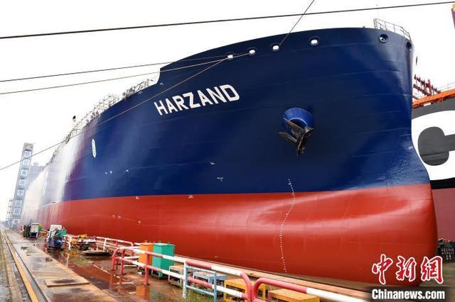 93000立方米！世界最大双燃料液化气船于江南造船出坞