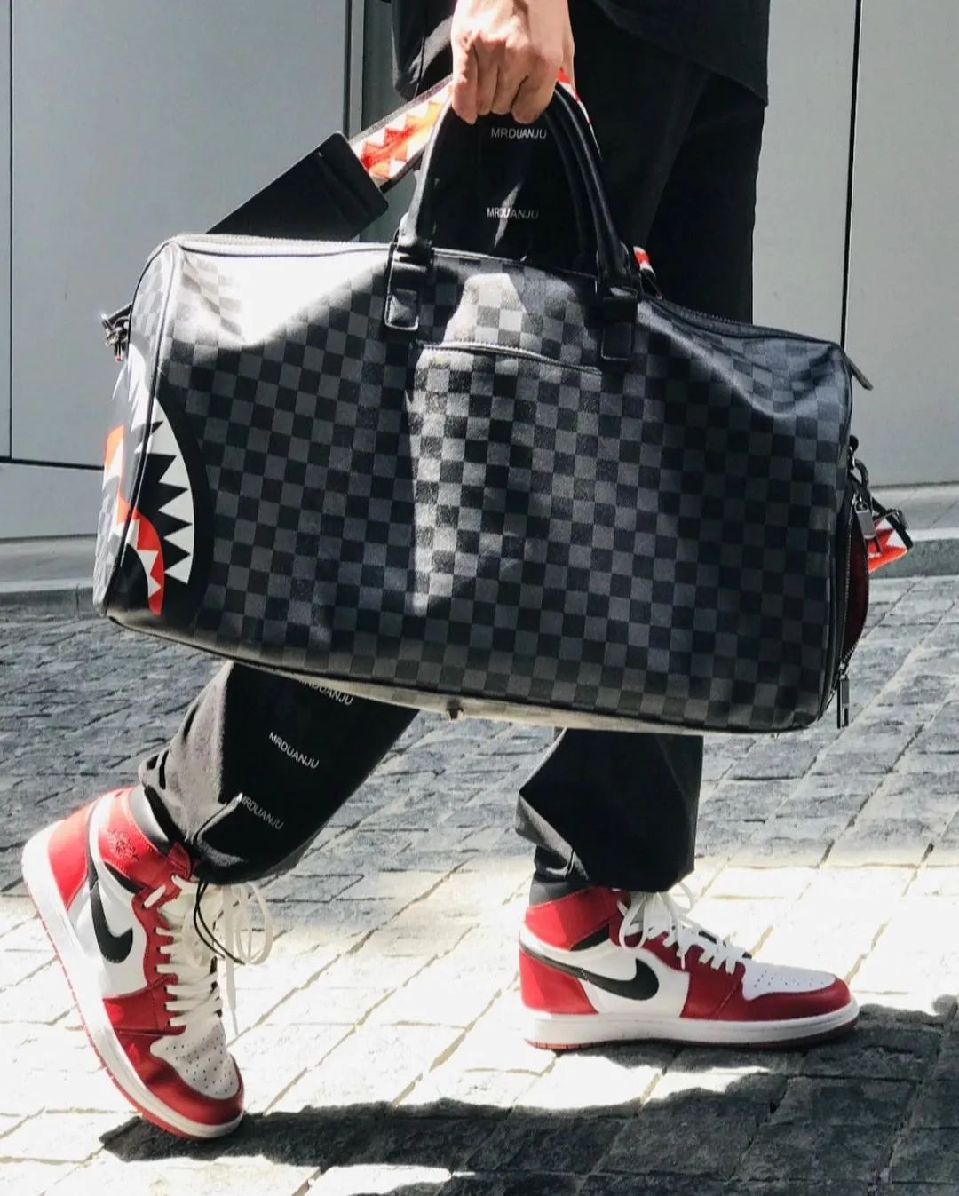 一夜涨1000！Air Jordan 1「芝加哥」怎么起飞了？？？？|AJ1|迈克尔·乔丹_新浪新闻