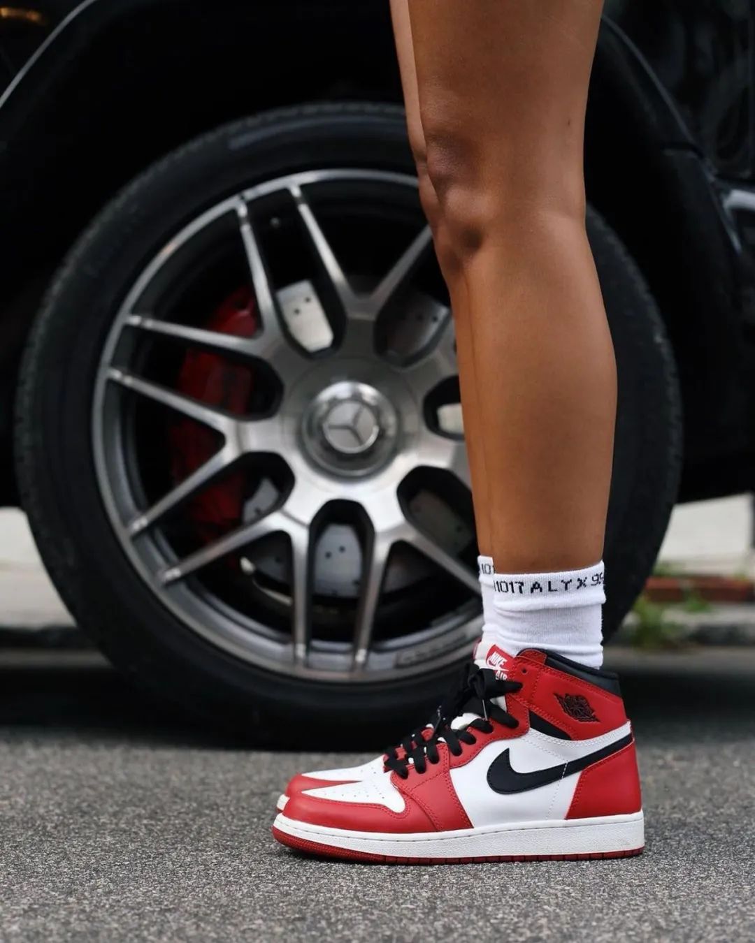 一夜涨1000！Air Jordan 1「芝加哥」怎么起飞了？？？？|AJ1|迈克尔·乔丹_新浪新闻