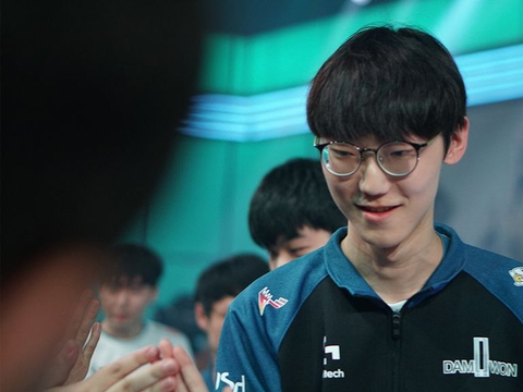 FPX历届三位上单选手，全部在离队后一年退役，就问你邪不邪？|离队|退役|选手_新浪新闻