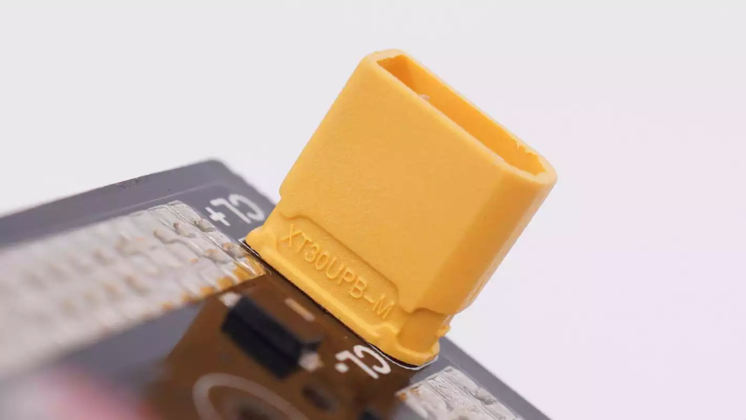 拆解报告：绿联600W便携户外电源GS600__财经头条