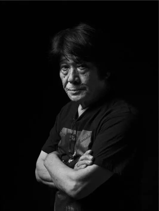 首届成都国际摄影周艺术总监、摄影艺术家钟维兴获颁法国艺术与文学骑士勋章|文学|成都市|艺术家_新浪新闻