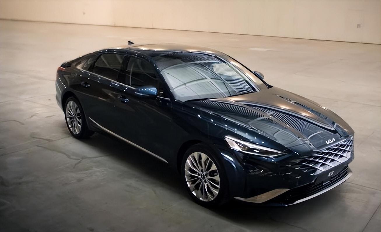 韩系车中的“奥迪A6L”！起亚K8实拍，长超5米，搭3.5L V6动力-新浪汽车