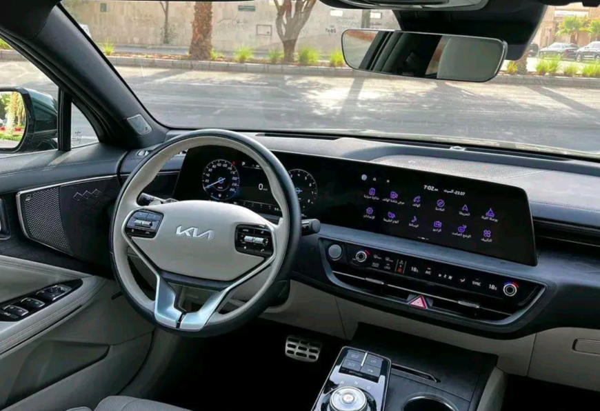 韩系车中的“奥迪A6L”！起亚K8实拍，长超5米，搭3.5L V6动力-新浪汽车