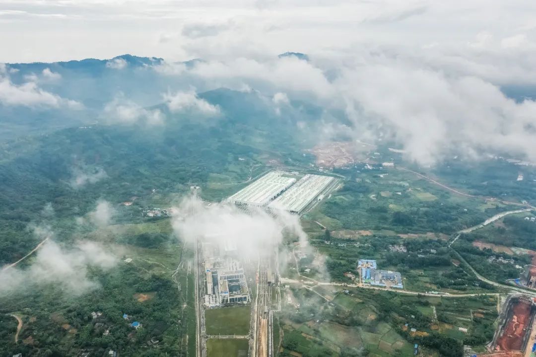 时速160km/h市域4A型车率先示范 成都19号线二期首列车到段|成都市_新浪新闻