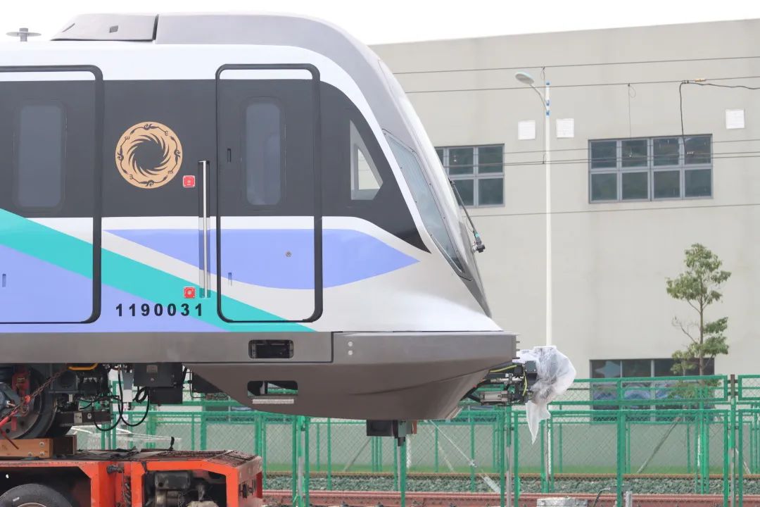 时速160km/h市域4A型车率先示范 成都19号线二期首列车到段__财经头条