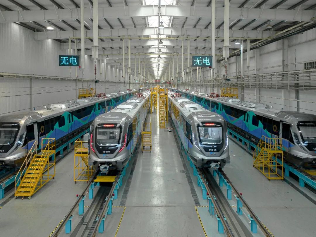 时速160km/h市域4A型车率先示范 成都19号线二期首列车到段__财经头条