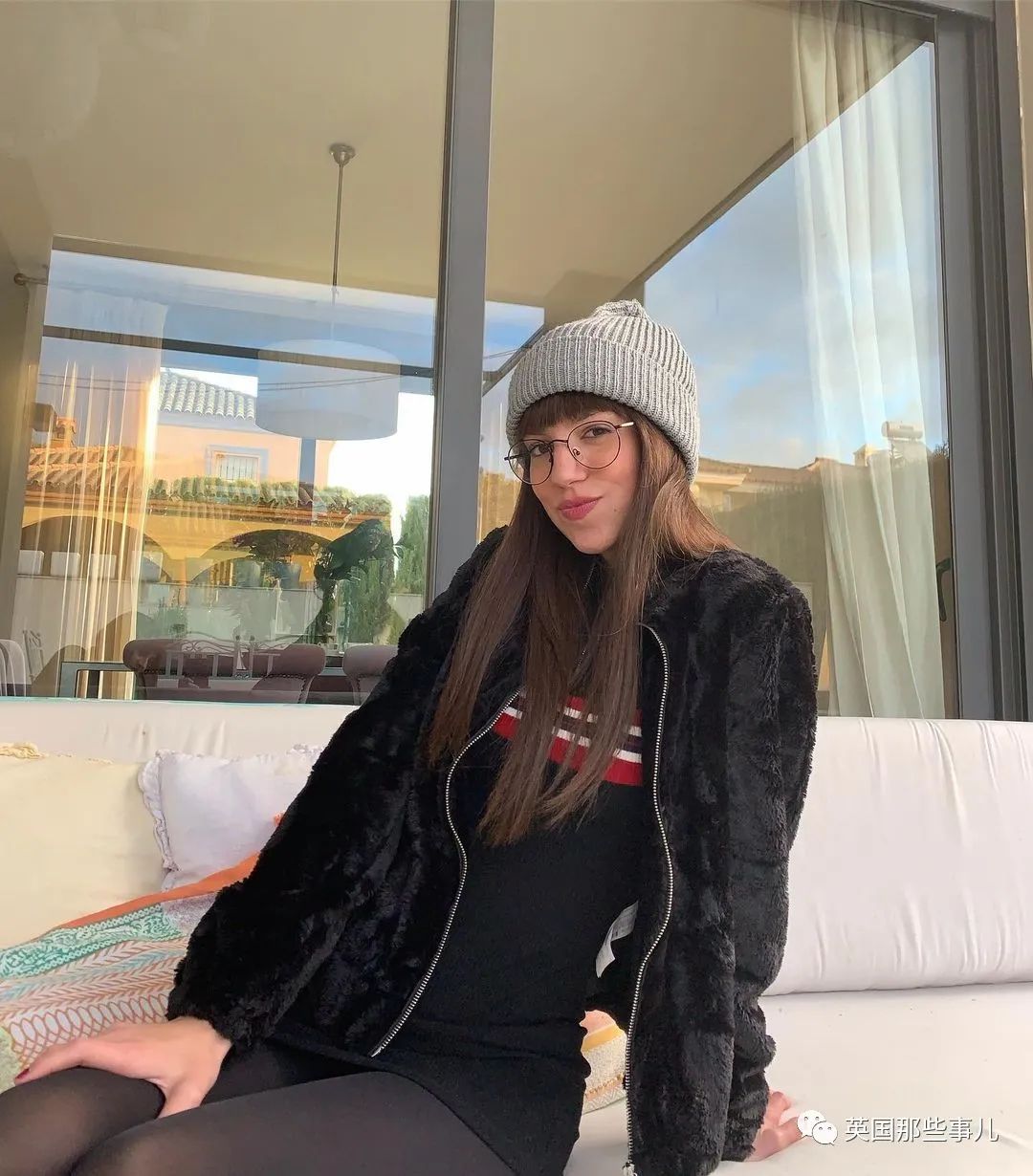 16岁少女记录4年绝症日常成"抗癌网红"…如今，她宣布自己生命即将终结…__财经头条