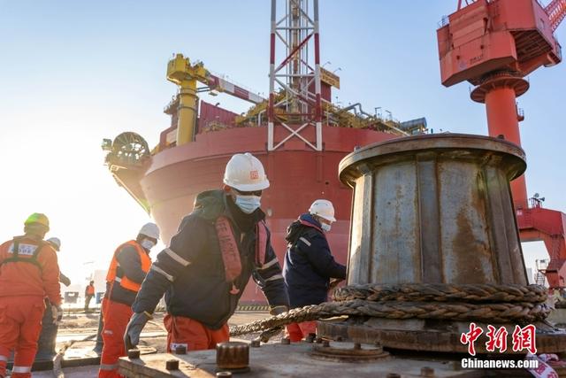 中国建造规模最大、重量最重的圆筒型FPSO启航赴欧洲北海_手机新浪网