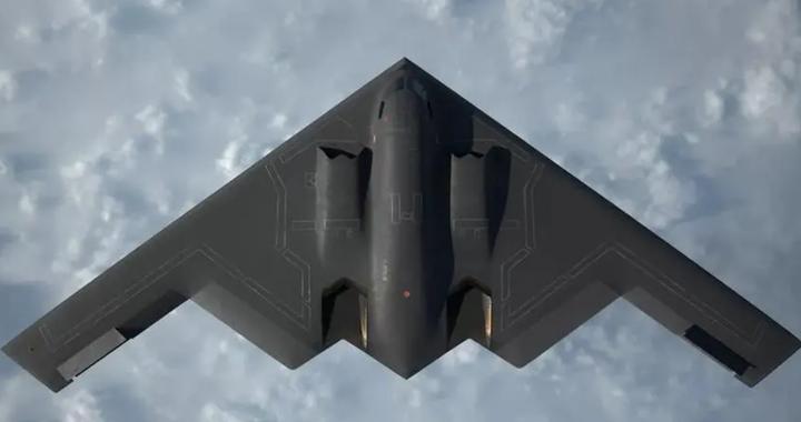 美隐轰B21即将亮相，可进行核打击，美军挑明针对中国，威胁多大|美军|轰炸机|中国_新浪新闻